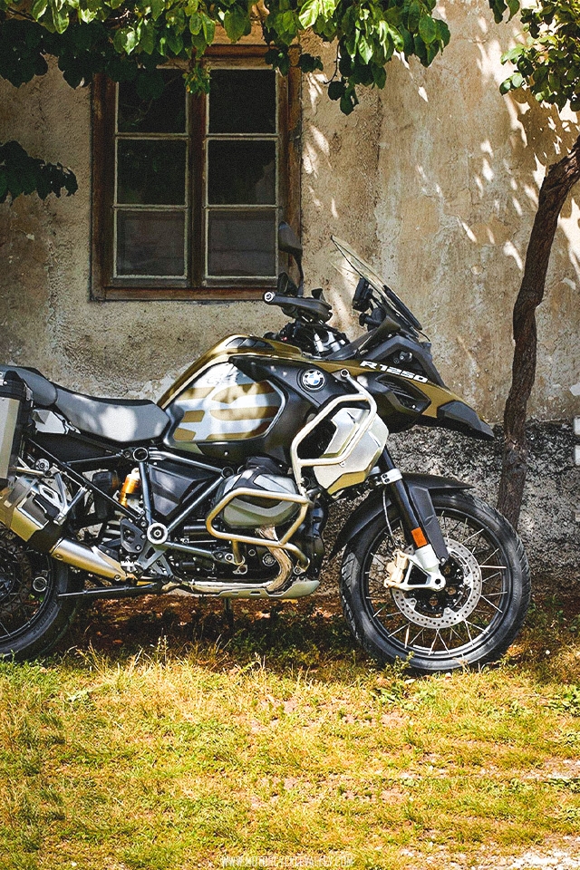 BMW R 1250 GS Adventure Wallpaper | 4K | HD | Free Download