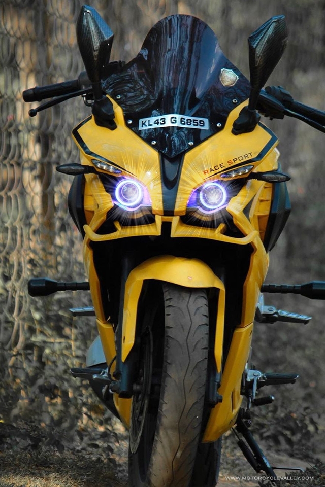 Bajaj Pulsar RS 200 Wallpaper | 4K | HD | Free Download