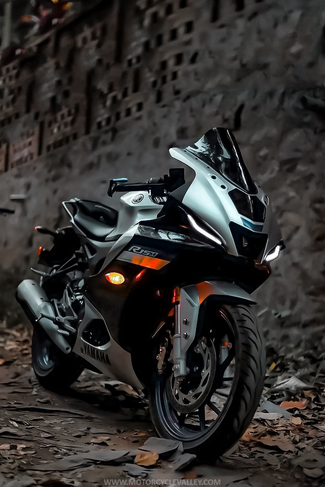 Yamaha R15 V2 Black Wallpapers