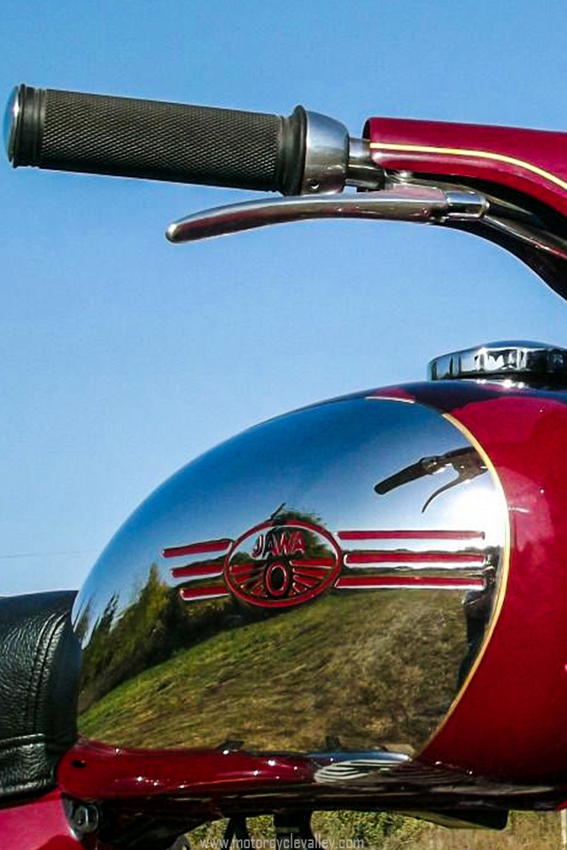 Jawa 42 Bobber Wallpaper | 4K | HD | Free Download