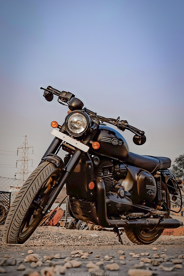 Jawa 42 Bobber Wallpaper | 4K | HD | Free Download