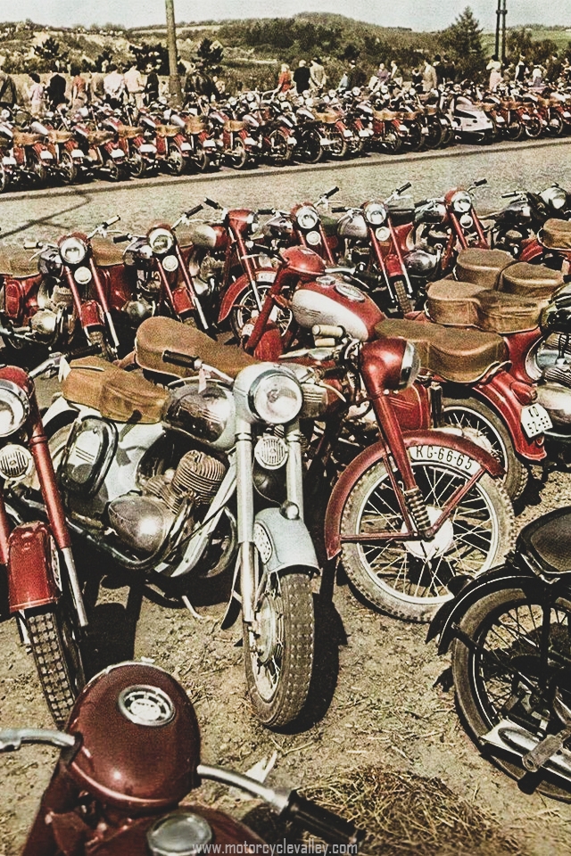 Jawa 42 Bobber Wallpaper | 4K | HD | Free Download